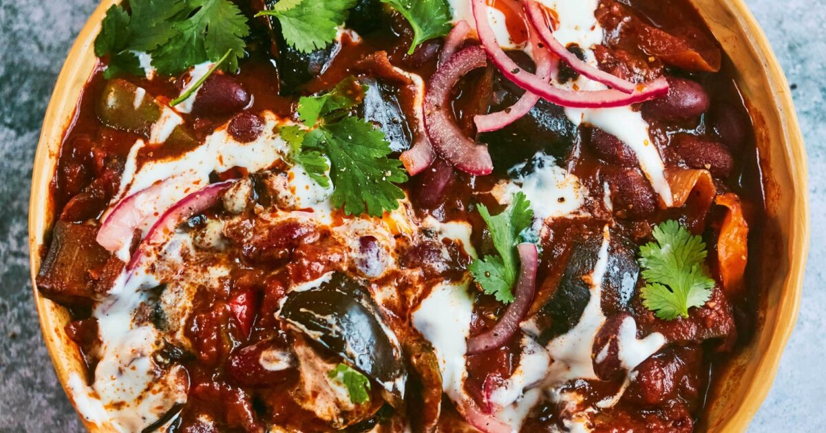 Smoky Aubergine & Red Pepper Chilli | Mob