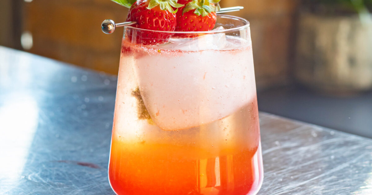Best Strawberry Aperol Spritz Recipe — How To Make A Strawberry… | Mob