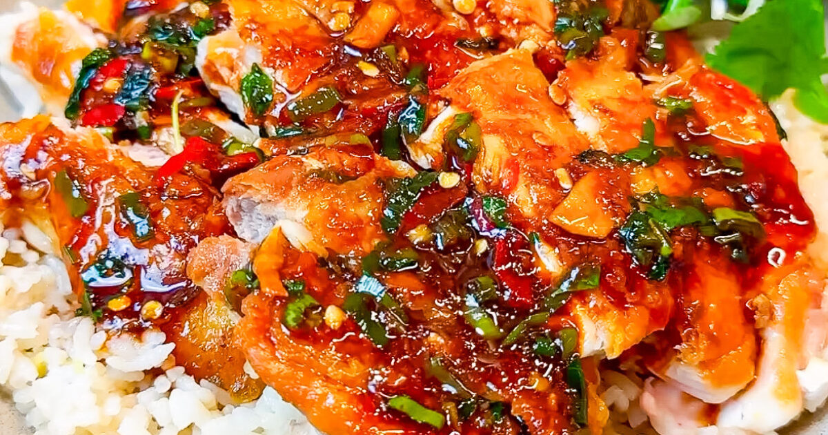 Crispy Chicken Rice with Chilli Garlic Sauce | Mob