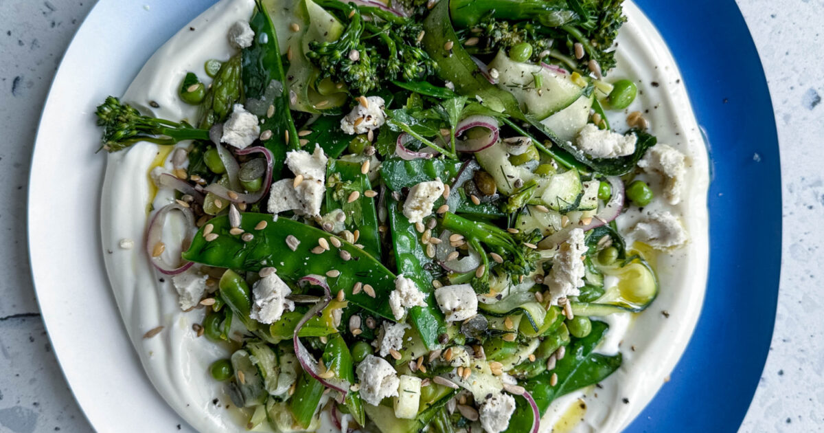 Crunchy Green Salad with Vegan Yoghurt | Mob