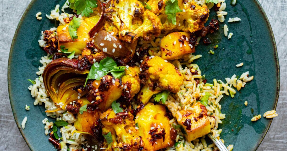 Turmeric Cauliflower & Halloumi Rice Bowl | Mob