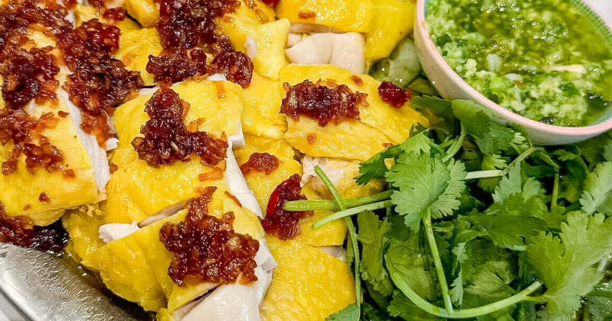 Garlic Oil Hainanese Chicken Rice | Mob