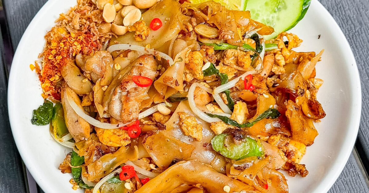 Pad See Ew Chicken Noodles | Mob