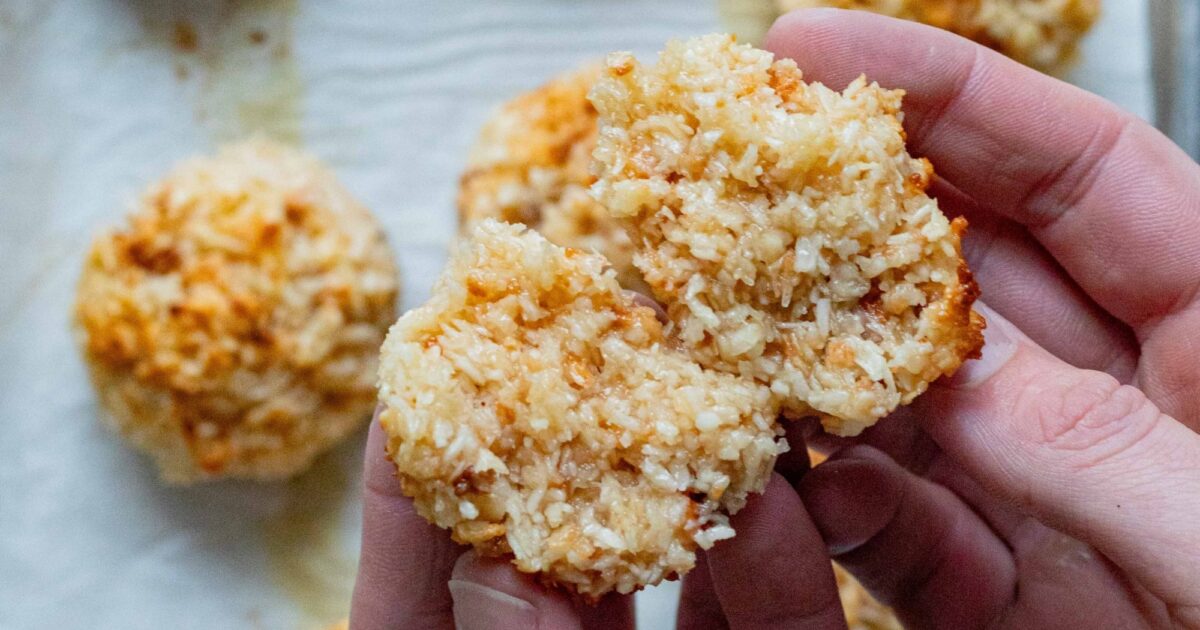 Coconut Macaroons | Mob