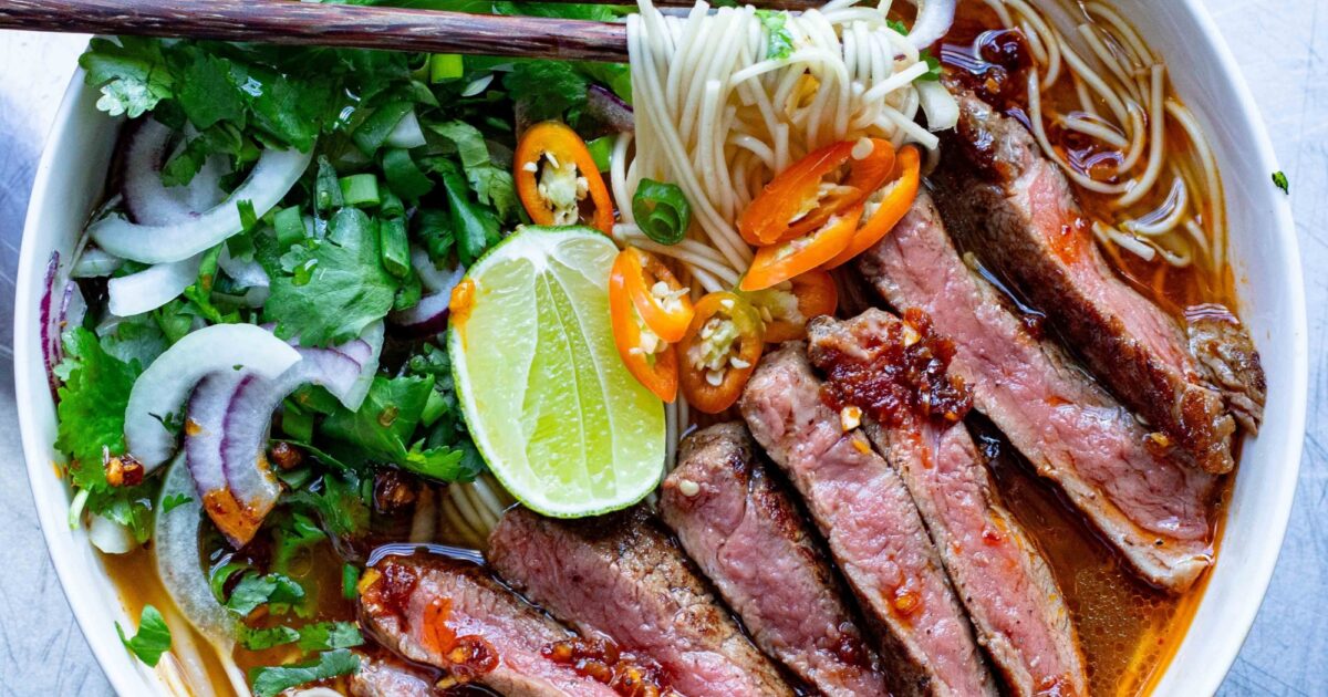 Quick & Spicy Beef Ramen Recipe | Mob