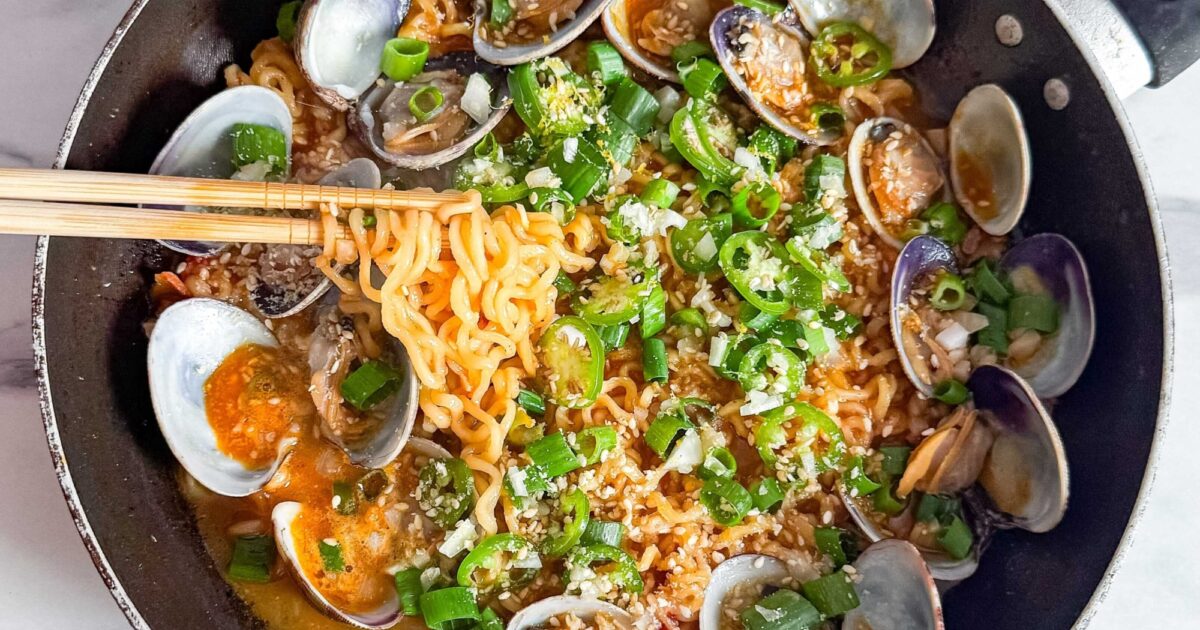 Spicy Clam Ramyun Recipe | Mob