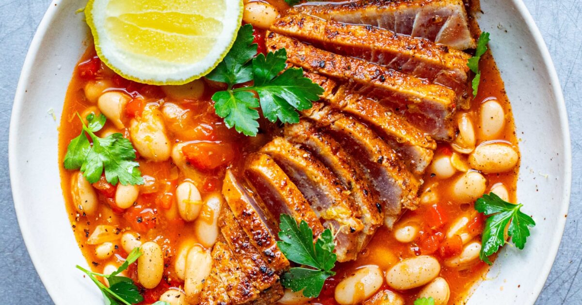 Spice-Crusted Tuna & Red Pepper Beans | Mob